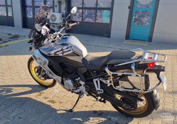 Pelēks BMW F 850GS Adventure 2019 Viļņa, ar dzinēja tilpumu 0.85 L un nobraukumu 29 tūkst. km par 10300 €, foto 1 vietnē AUTOMOTO.COM.LV