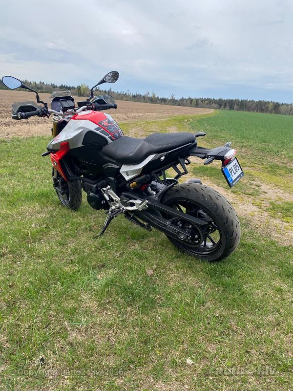 Black BMW F 900R 2021 in Tallinn, with an engine capacity of 0.90 L and mileage of 70 thousand km for 5900 €, photo 3 on AUTOMOTO.COM.LV