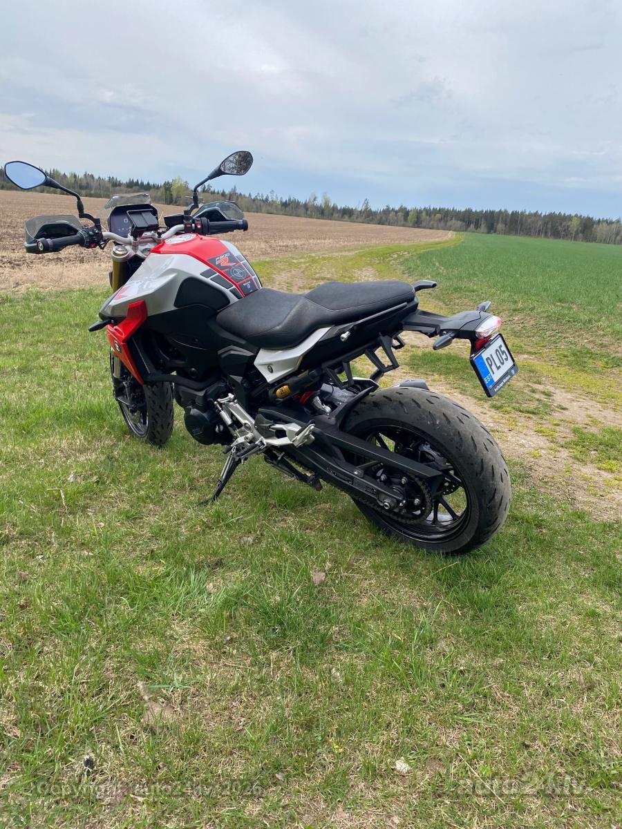 Black BMW F 900R 2021 in Tallinn, with an engine capacity of 0.90 L and mileage of 70 thousand km for 5900 €, photo 4 on AUTOMOTO.COM.LV