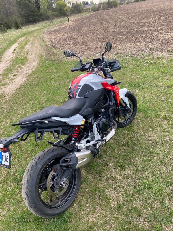 Black BMW F 900R 2021 in Tallinn, with an engine capacity of 0.90 L and mileage of 70 thousand km for 5900 €, photo 5 on AUTOMOTO.COM.LV