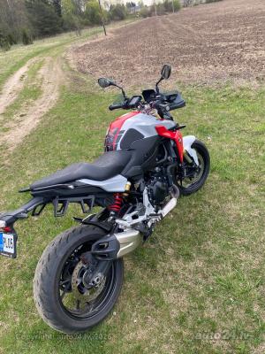 Black BMW F 900R 2021 in Tallinn, with an engine capacity of 0.90 L and mileage of 70 thousand km for 5900 €, photo 6 on AUTOMOTO.COM.LV
