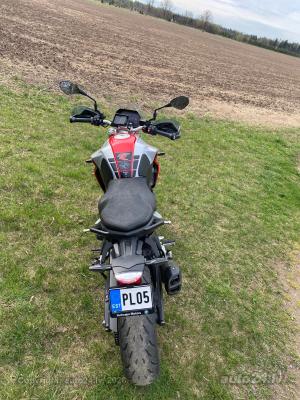 Black BMW F 900R 2021 in Tallinn, with an engine capacity of 0.90 L and mileage of 70 thousand km for 5900 €, photo 8 on AUTOMOTO.COM.LV