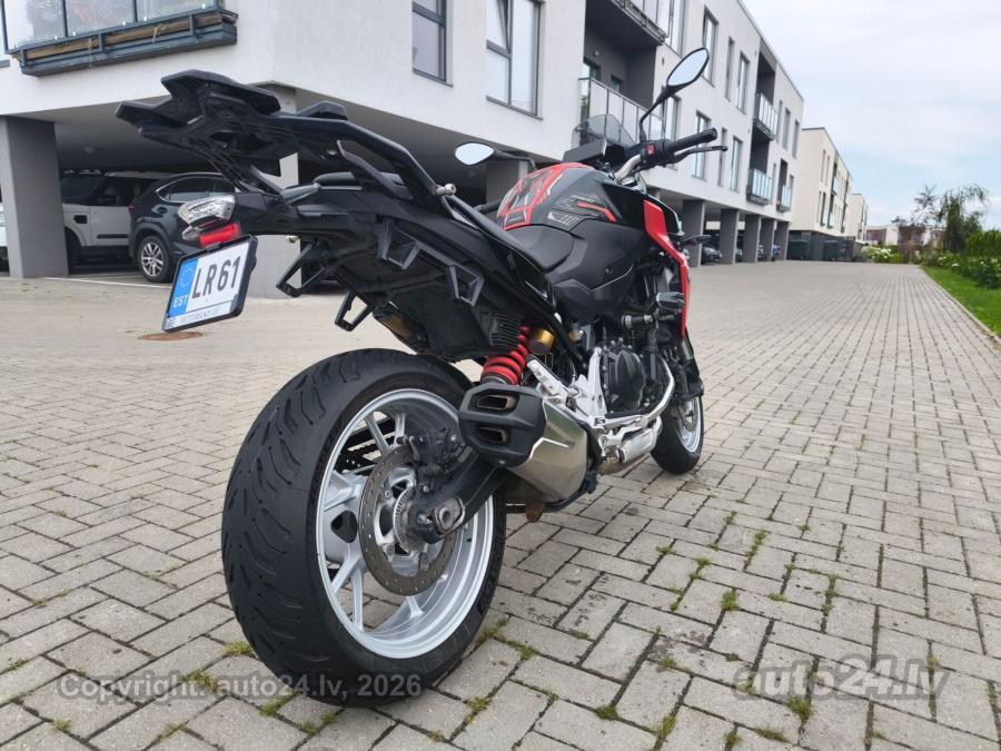 Black BMW F 900R 2021 in Tallinn, with an engine capacity of 0.90 L and mileage of 49 thousand km for 6500 €, photo 3 on AUTOMOTO.COM.LV