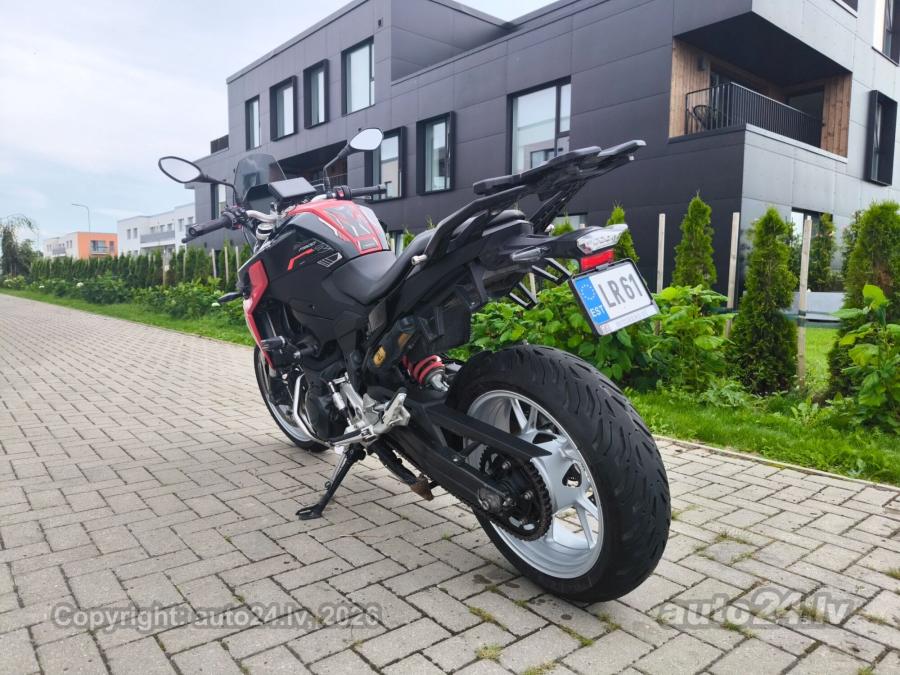 Black BMW F 900R 2021 in Tallinn, with an engine capacity of 0.90 L and mileage of 49 thousand km for 6500 €, photo 5 on AUTOMOTO.COM.LV