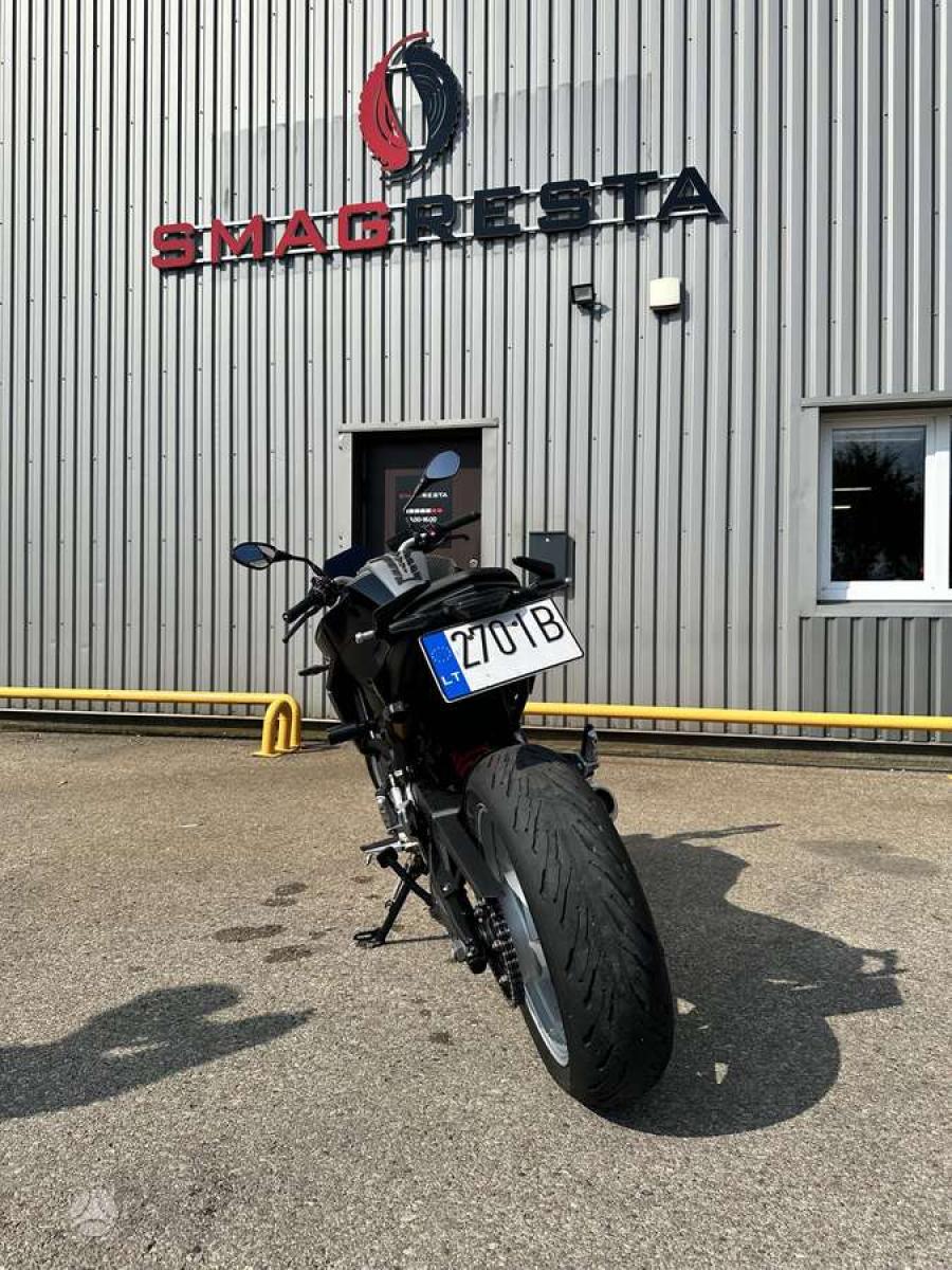 Черный БМВ F 900R 2021 в Алитус, объемом двигателя 0.90 л и пробегом 19 тыс. км за 6900 €, фото 7 на AUTOMOTO.COM.LV