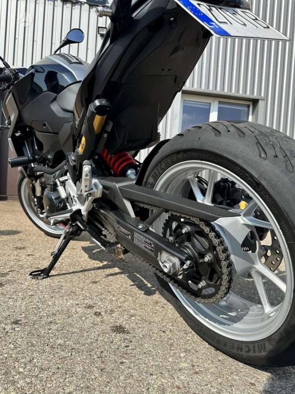 Черный БМВ F 900R 2021 в Алитус, объемом двигателя 0.90 л и пробегом 19 тыс. км за 6900 €, фото 8 на AUTOMOTO.COM.LV