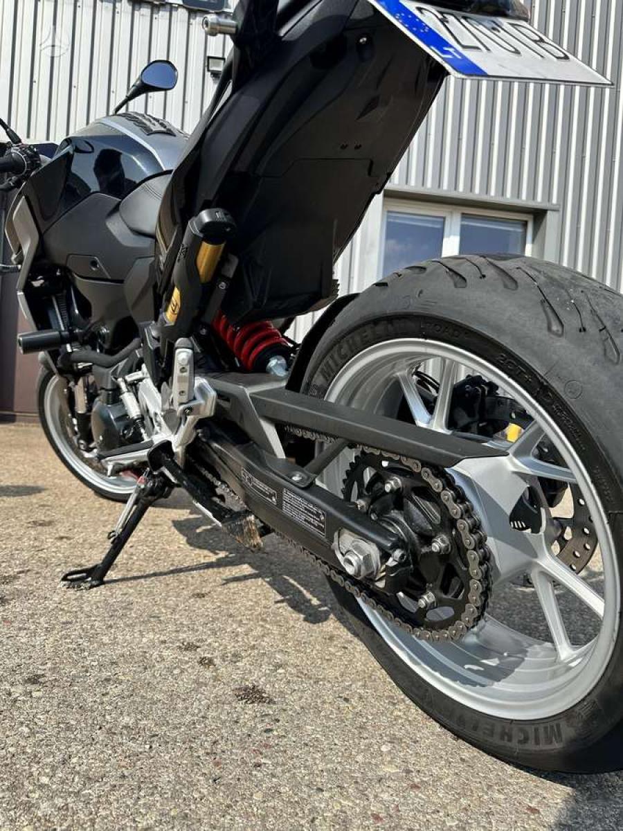 Черный БМВ F 900R 2021 в Алитус, объемом двигателя 0.90 л и пробегом 19 тыс. км за 6900 €, фото 9 на AUTOMOTO.COM.LV