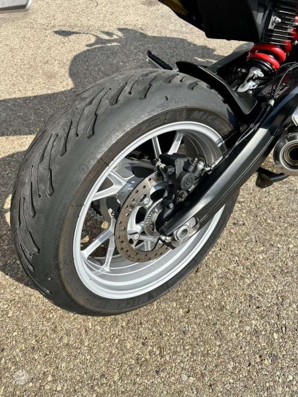 Черный БМВ F 900R 2021 в Алитус, объемом двигателя 0.90 л и пробегом 19 тыс. км за 6900 €, фото 9 на AUTOMOTO.COM.LV