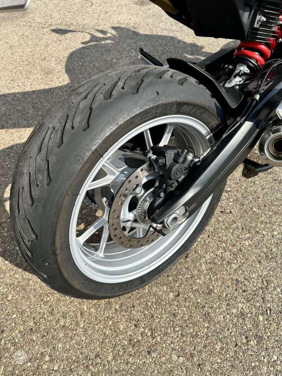 Черный БМВ F 900R 2021 в Алитус, объемом двигателя 0.90 л и пробегом 19 тыс. км за 6900 €, фото 10 на AUTOMOTO.COM.LV