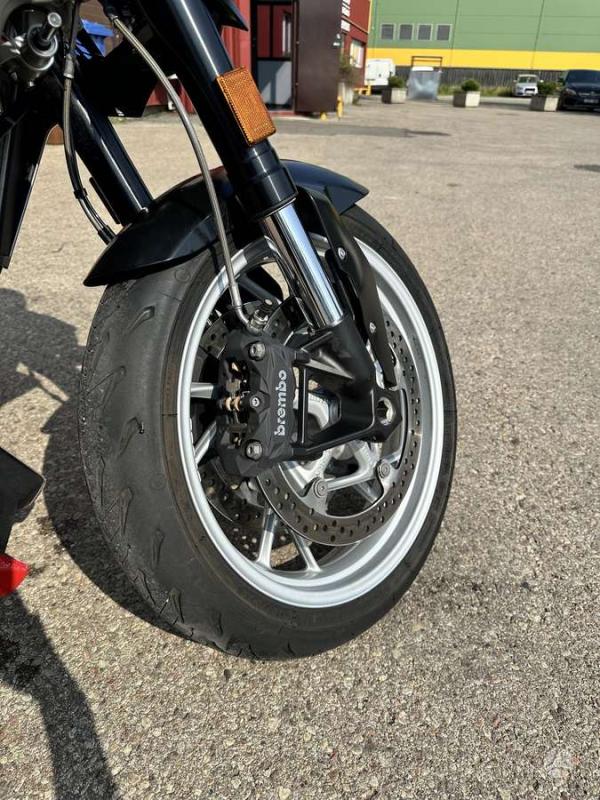 Черный БМВ F 900R 2021 в Алитус, объемом двигателя 0.90 л и пробегом 19 тыс. км за 6900 €, фото 10 на AUTOMOTO.COM.LV