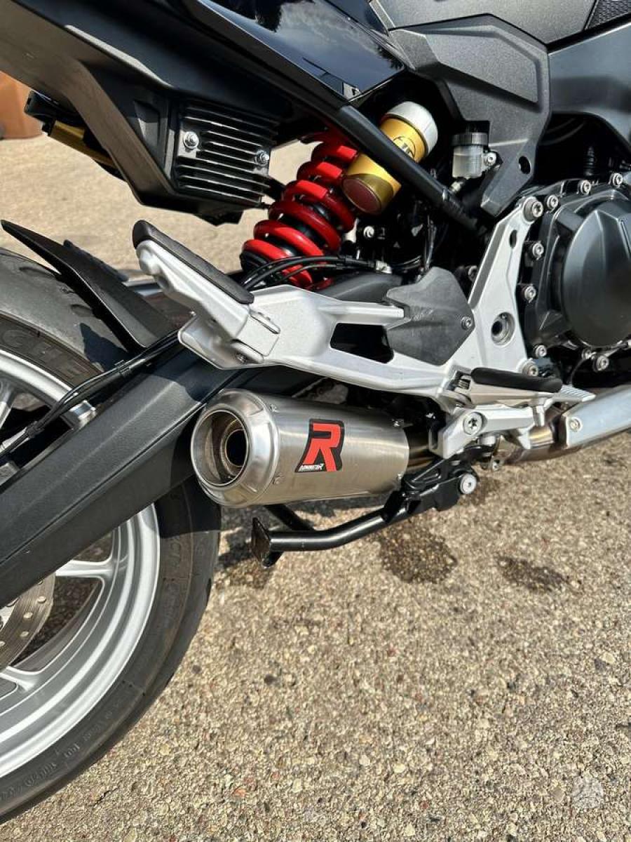 Черный БМВ F 900R 2021 в Алитус, объемом двигателя 0.90 л и пробегом 19 тыс. км за 6900 €, фото 12 на AUTOMOTO.COM.LV