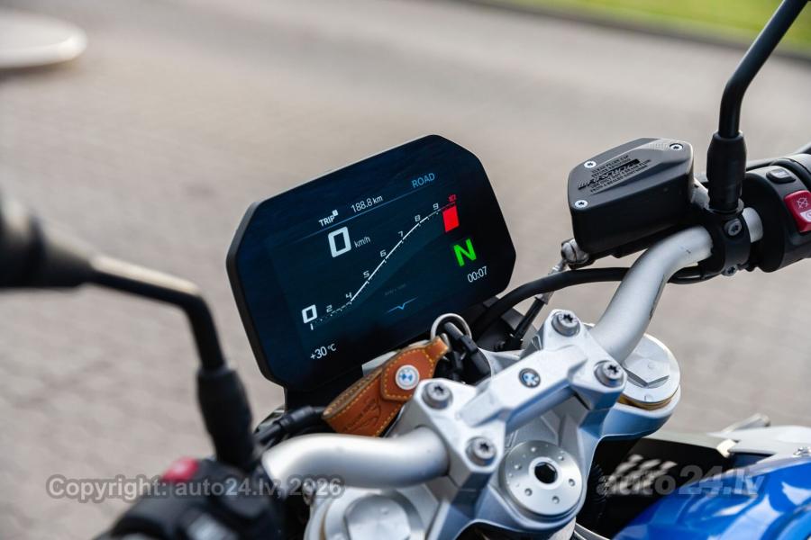 Zils BMW F 900R 2023 Rīga, ar dzinēja tilpumu 0.90 L un nobraukumu 11 tūkst. km par 6900 €, foto 7 vietnē AUTOMOTO.COM.LV