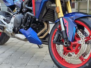 Zils BMW F 900R 2024 Ukmergė, ar dzinēja tilpumu 0.90 L un nobraukumu 2 tūkst. km par 8100 €, foto 11 vietnē AUTOMOTO.COM.LV