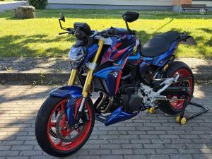 Синий БМВ F 900R 2025 в Укмерге, объемом двигателя 0.90 л и пробегом 2 тыс. км за 9200 €, фото  на AUTOMOTO.COM.LV