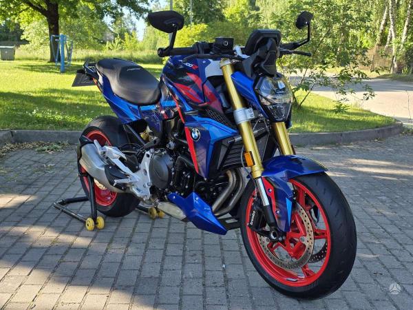 Синий БМВ F 900R 2025 в Укмерге, объемом двигателя 0.90 л и пробегом 2 тыс. км за 9200 €, фото 2 на AUTOMOTO.COM.LV