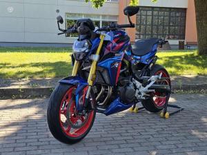 Синий БМВ F 900R 2025 в Укмерге, объемом двигателя 0.90 л и пробегом 2 тыс. км за 9200 €, фото 4 на AUTOMOTO.COM.LV