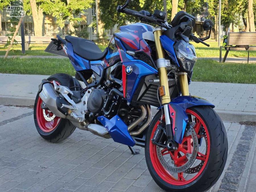 Blue BMW F 900R 2025 in Ukmerge, with an engine capacity of 0.90 L and mileage of 2 thousand km for 8500 €, photo 1 on AUTOMOTO.COM.LV
