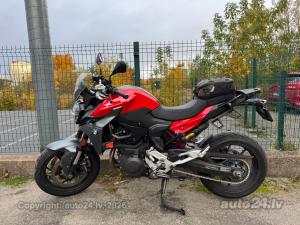 Sarkans BMW F 900R 2024 Tallina, ar dzinēja tilpumu 0.90 L un nobraukumu 17 tūkst. km par 7400 €, foto  vietnē AUTOMOTO.COM.LV
