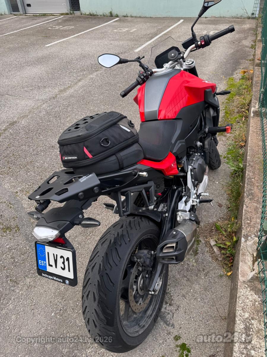 Red BMW F 900R 2024 in Tallinn, with an engine capacity of 0.90 L and mileage of 17 thousand km for 7400 €, photo 3 on AUTOMOTO.COM.LV