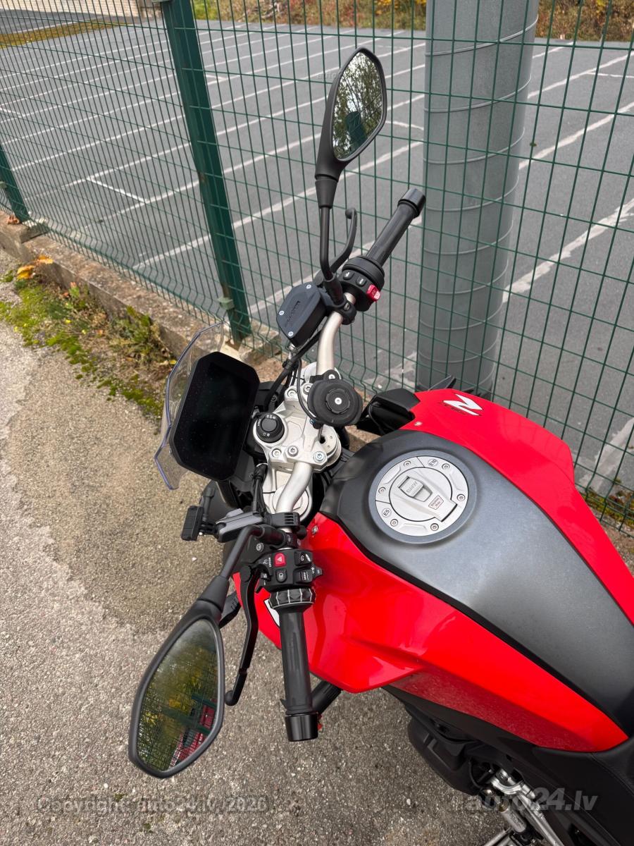 Red BMW F 900R 2024 in Tallinn, with an engine capacity of 0.90 L and mileage of 17 thousand km for 7400 €, photo 5 on AUTOMOTO.COM.LV
