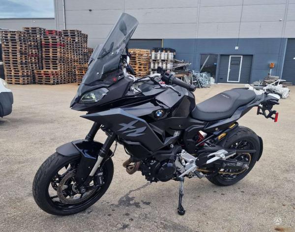 Black BMW F 900XR 2023 in Klaipeda, with an engine capacity of 0.90 L and mileage of 6 thousand km for 8500 €, photo 2 on AUTOMOTO.COM.LV