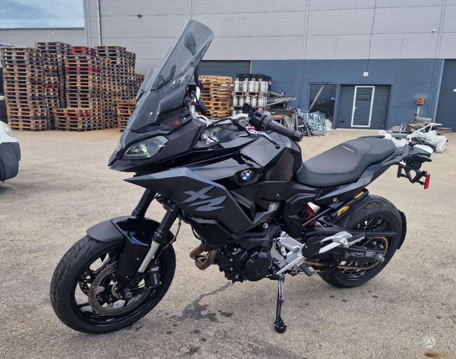 Black BMW F 900XR 2023 in Klaipeda, with an engine capacity of 0.90 L and mileage of 6 thousand km for 8500 €, photo 2 on AUTOMOTO.COM.LV