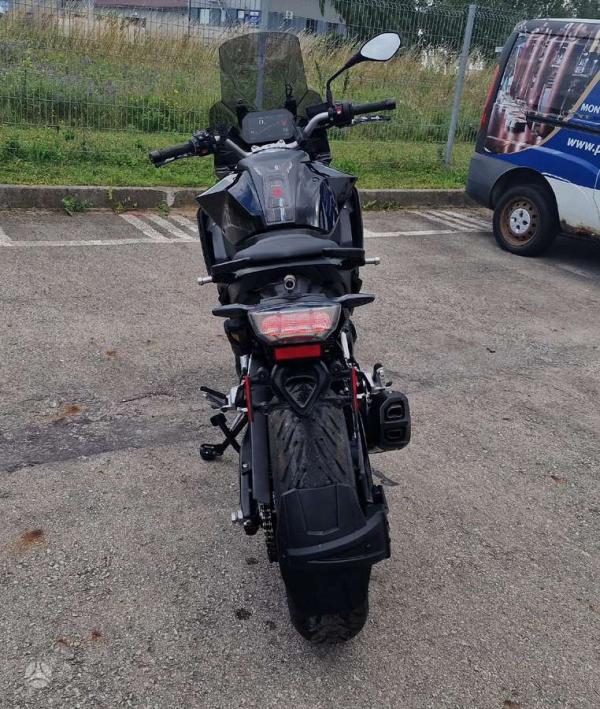 Black BMW F 900XR 2023 in Klaipeda, with an engine capacity of 0.90 L and mileage of 6 thousand km for 8500 €, photo 4 on AUTOMOTO.COM.LV