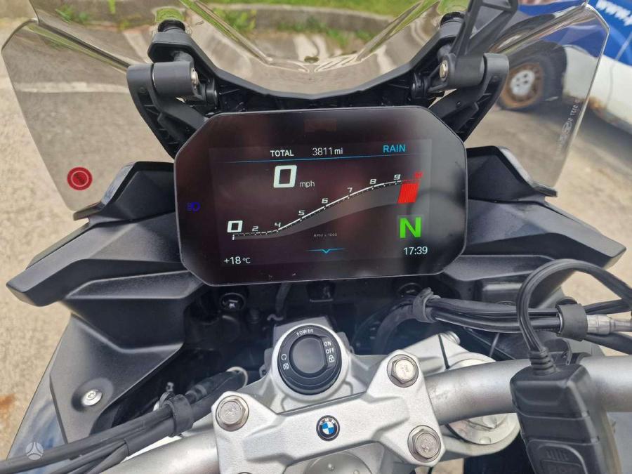 Black BMW F 900XR 2023 in Klaipeda, with an engine capacity of 0.90 L and mileage of 6 thousand km for 8500 €, photo 10 on AUTOMOTO.COM.LV