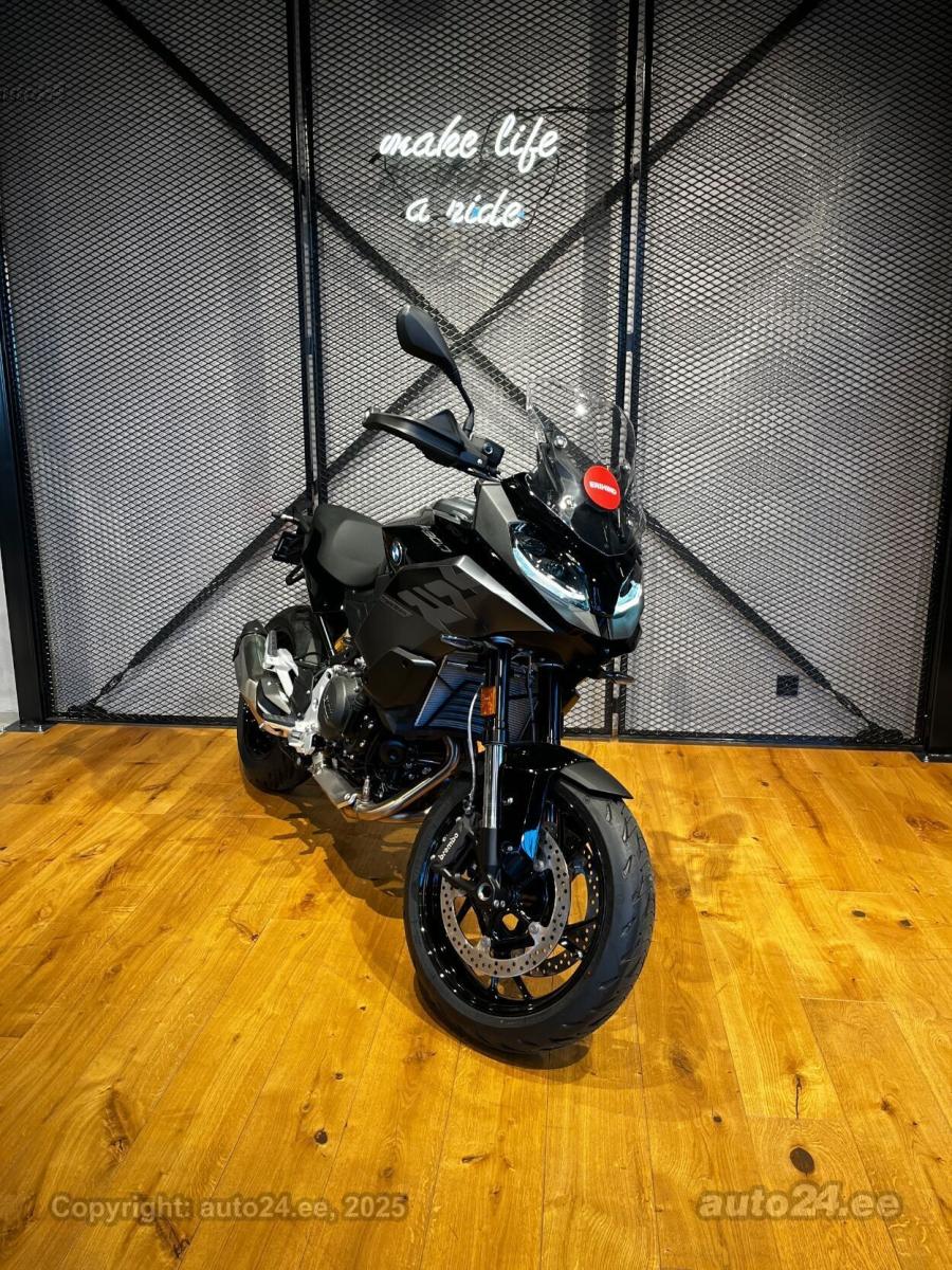 Black BMW F 900XR 2025 in Tallinn, with an engine capacity of 0.90 L and mileage of 3 thousand km for 11490 €, photo 1 on AUTOMOTO.COM.LV