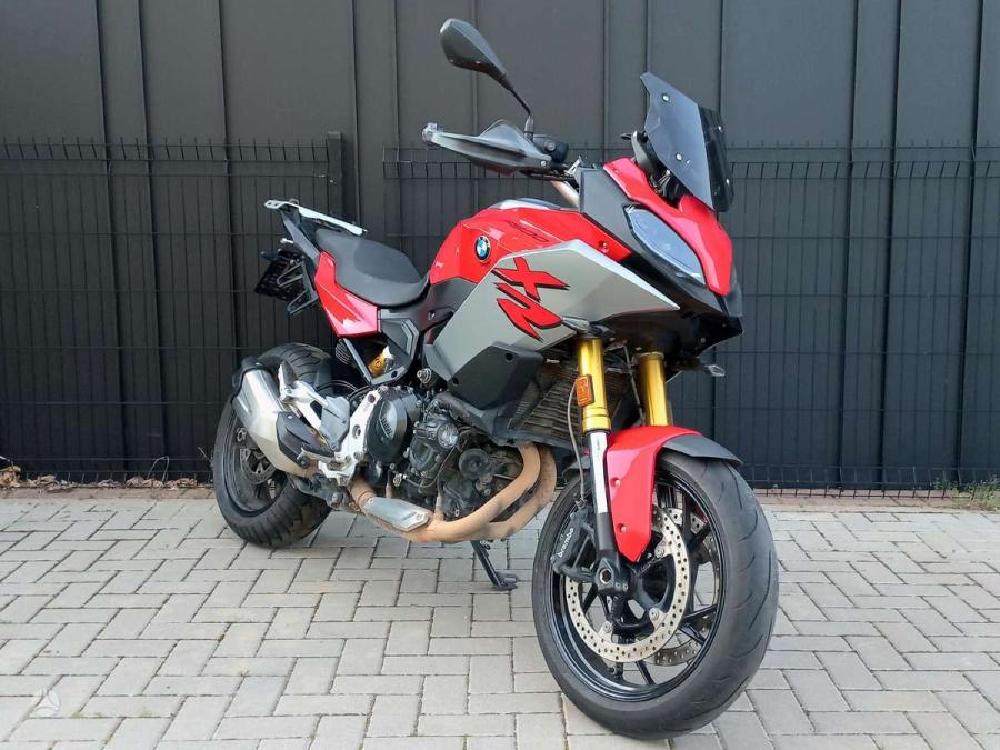 Red BMW F 900XR 2021 in Kaunas, with an engine capacity of 0.90 L and mileage of 30 thousand km for 8500 €, photo 1 on AUTOMOTO.COM.LV