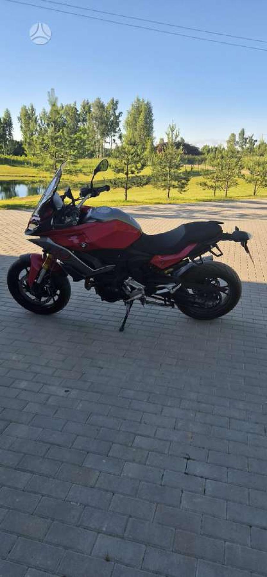 Red BMW F 900XR 2022 in Moletai, with an engine capacity of 0.90 L and mileage of 3 thousand km for 8000 €, photo 3 on AUTOMOTO.COM.LV