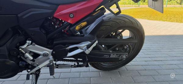 Красный БМВ F 900XR 2022 в Молетай, объемом двигателя 0.90 л и пробегом 3 тыс. км за 8000 €, фото 6 на AUTOMOTO.COM.LV