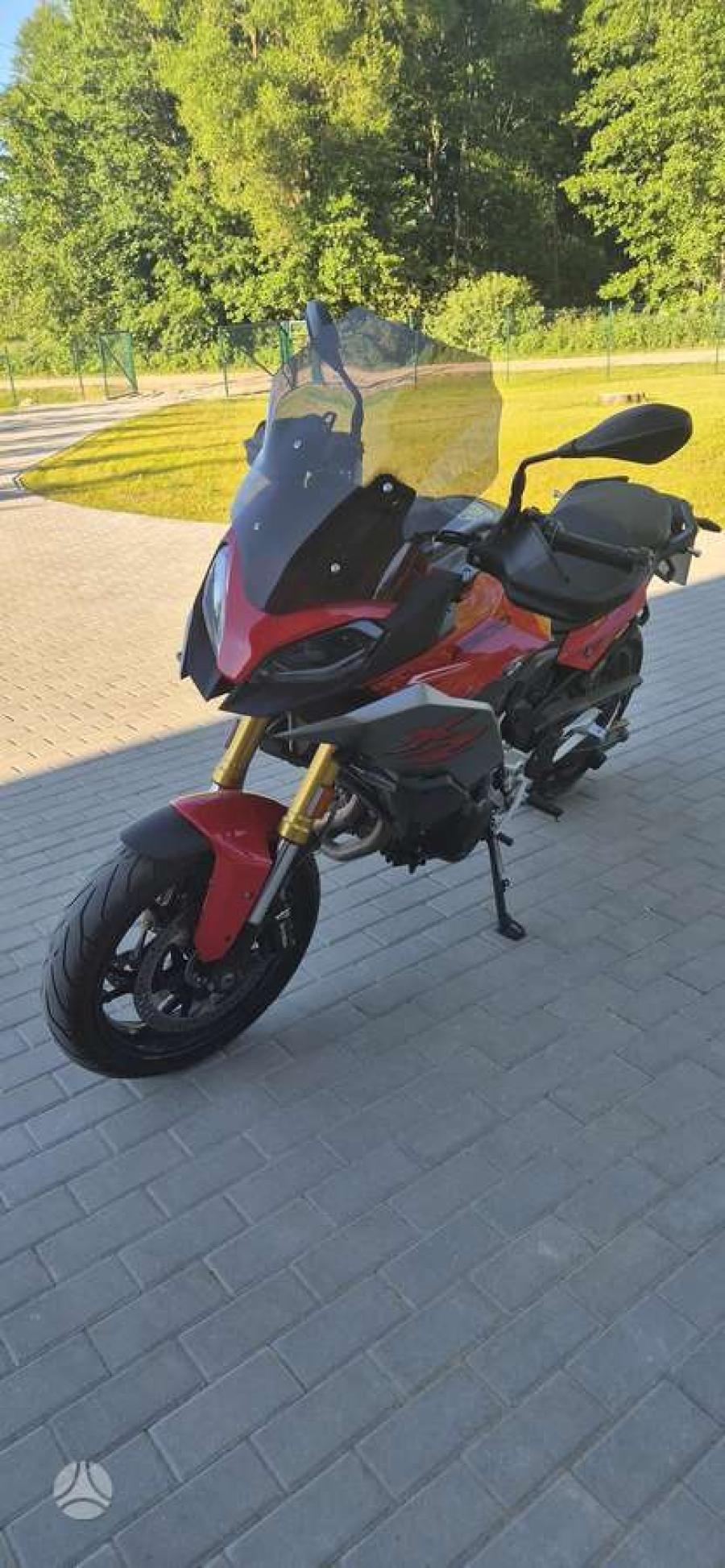 Red BMW F 900XR 2022 in Moletai, with an engine capacity of 0.90 L and mileage of 3 thousand km for 8000 €, photo 9 on AUTOMOTO.COM.LV