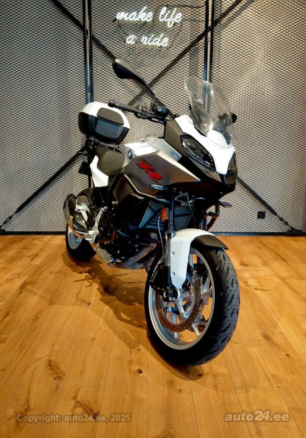 White BMW F 900XR 2022 in Tallinn, with an engine capacity of 0.90 L and mileage of 13 thousand km for 7500 €, photo 1 on AUTOMOTO.COM.LV