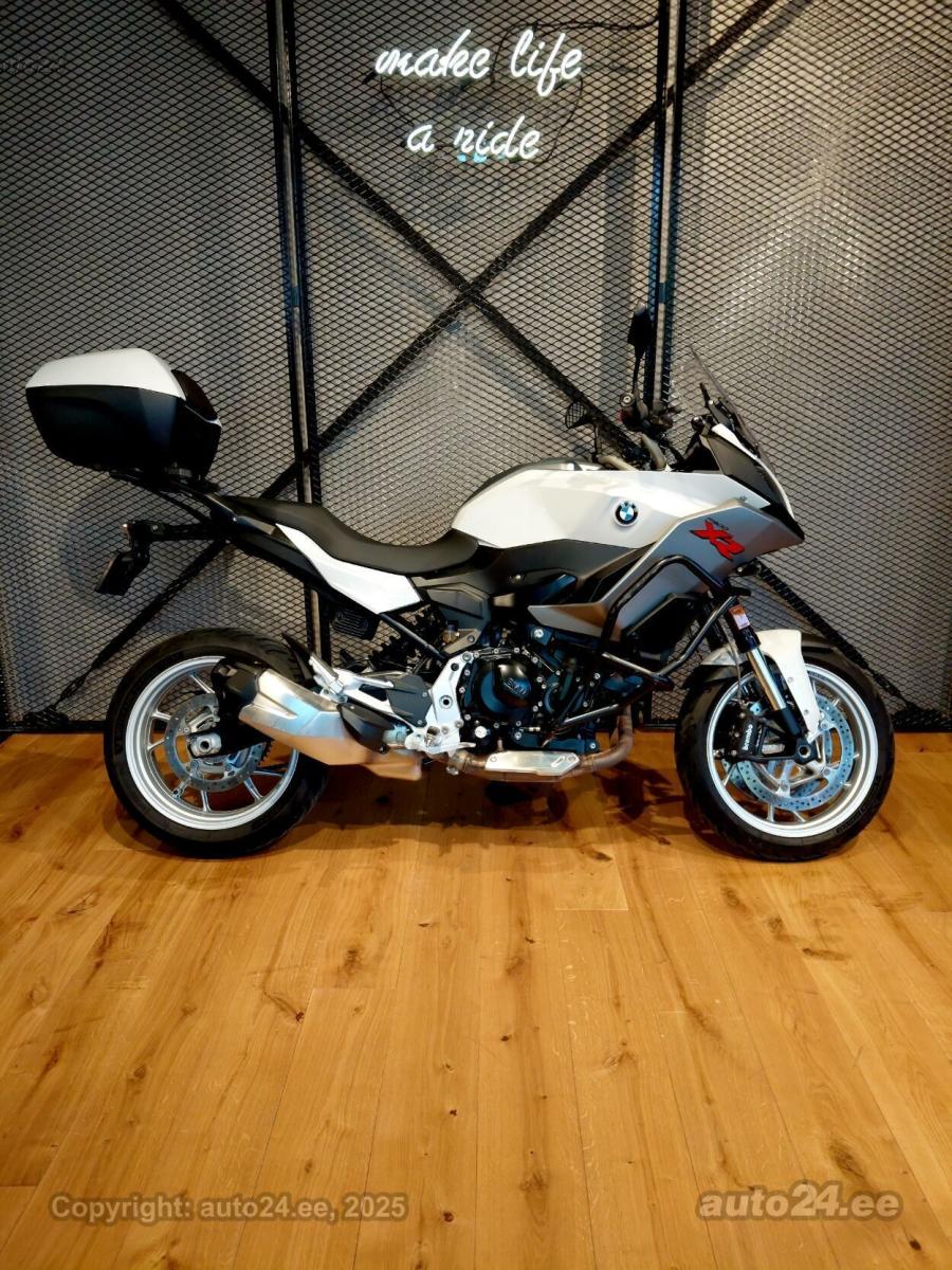White BMW F 900XR 2022 in Tallinn, with an engine capacity of 0.90 L and mileage of 13 thousand km for 7500 €, photo 3 on AUTOMOTO.COM.LV