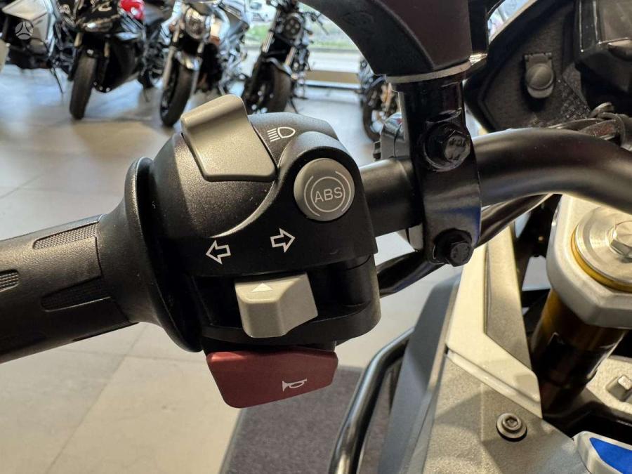 Balts BMW G 310GS 2017 Viļņa, ar dzinēja tilpumu 0.31 L un nobraukumu 7 tūkst. km par 3999 €, foto 11 vietnē AUTOMOTO.COM.LV