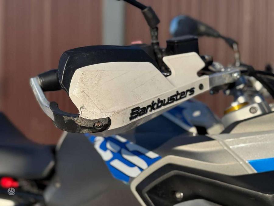 White BMW G 310GS 2019 in Vilnius, with an engine capacity of 0.31 L and mileage of 18 thousand km for 2490 €, photo 9 on AUTOMOTO.COM.LV