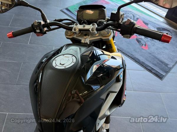 Black BMW G 310R 2020 in Tallinn, with an engine capacity of 0.31 L and mileage of 34 thousand km for 2990 €, photo 9 on AUTOMOTO.COM.LV