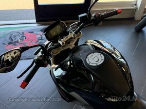 Melns BMW G 310R 2020 Tallina, ar dzinēja tilpumu 0.31 L un nobraukumu 34 tūkst. km par 2990 €, foto 16 vietnē AUTOMOTO.COM.LV