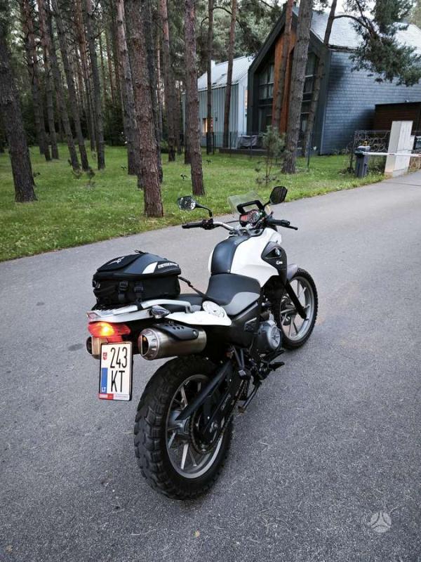 BMW G 650GS 2014 in Vilnius on AUTOMOTO.COM.LV White BMW G 650GS 2014 in Vilnius, with an engine capacity of 0.65 L and mileage of 40 thousand km for 2900 €, photo 5 on AUTOMOTO.COM.LV