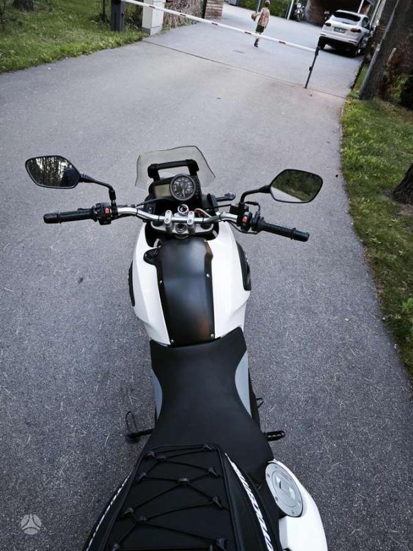 BMW G 650GS 2014 in Vilnius on AUTOMOTO.COM.LV White BMW G 650GS 2014 in Vilnius, with an engine capacity of 0.65 L and mileage of 40 thousand km for 2900 €, photo 6 on AUTOMOTO.COM.LV