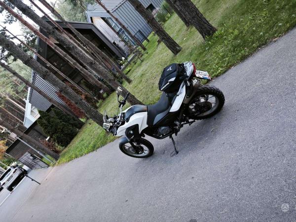 BMW G 650GS 2014 in Vilnius on AUTOMOTO.COM.LV White BMW G 650GS 2014 in Vilnius, with an engine capacity of 0.65 L and mileage of 40 thousand km for 2900 €, photo 8 on AUTOMOTO.COM.LV
