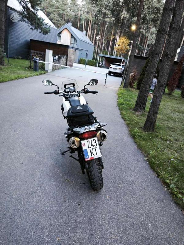 BMW G 650GS 2014 in Vilnius on AUTOMOTO.COM.LV White BMW G 650GS 2014 in Vilnius, with an engine capacity of 0.65 L and mileage of 40 thousand km for 2900 €, photo 9 on AUTOMOTO.COM.LV