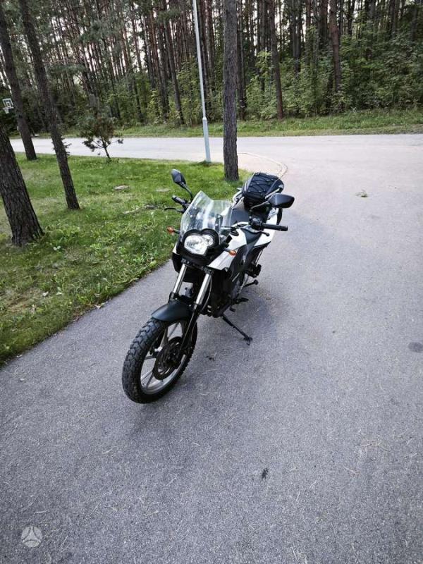BMW G 650GS 2014 in Vilnius on AUTOMOTO.COM.LV White BMW G 650GS 2014 in Vilnius, with an engine capacity of 0.65 L and mileage of 40 thousand km for 2900 €, photo 11 on AUTOMOTO.COM.LV