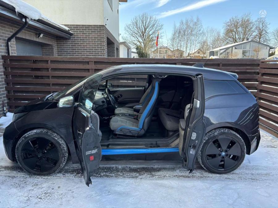Black BMW I3 2014 in Vilnius, with an engine capacity of 0.65 L and mileage of 121 thousand km for 9900 €, photo 1 on AUTOMOTO.COM.LV