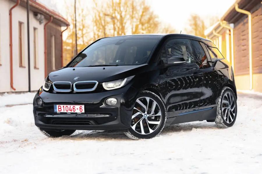 Melns BMW I3 2017 Jelgava, ar dzinēja tilpumu 0.00 L un nobraukumu 52 tūkst. km par 13900 €, foto 1 vietnē AUTOMOTO.COM.LV
