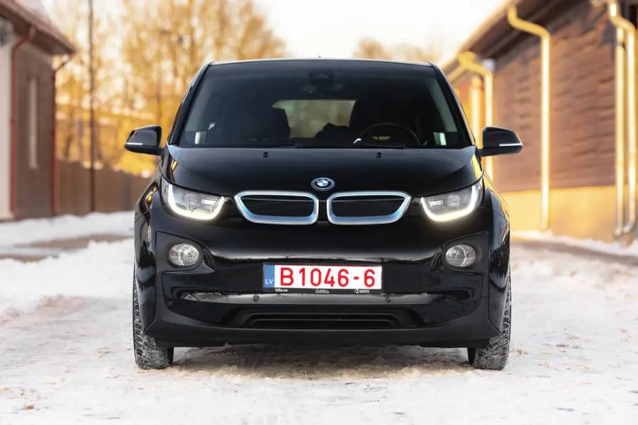 Melns BMW I3 2017 Jelgava, ar dzinēja tilpumu 0.00 L un nobraukumu 52 tūkst. km par 13900 €, foto 4 vietnē AUTOMOTO.COM.LV