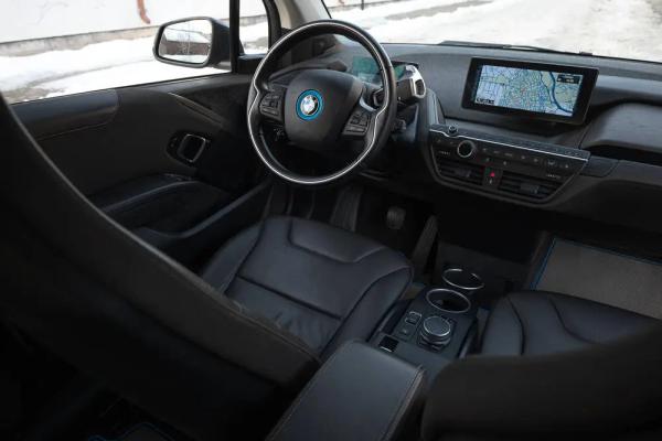 Melns BMW I3 2017 Jelgava, ar dzinēja tilpumu 0.00 L un nobraukumu 52 tūkst. km par 13900 €, foto 7 vietnē AUTOMOTO.COM.LV