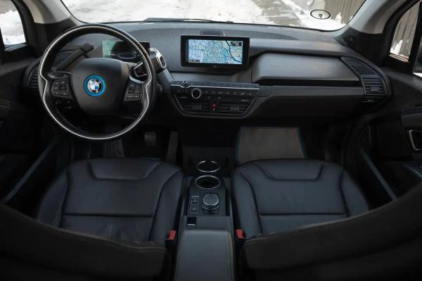 Melns BMW I3 2017 Jelgava, ar dzinēja tilpumu 0.00 L un nobraukumu 52 tūkst. km par 13900 €, foto 8 vietnē AUTOMOTO.COM.LV