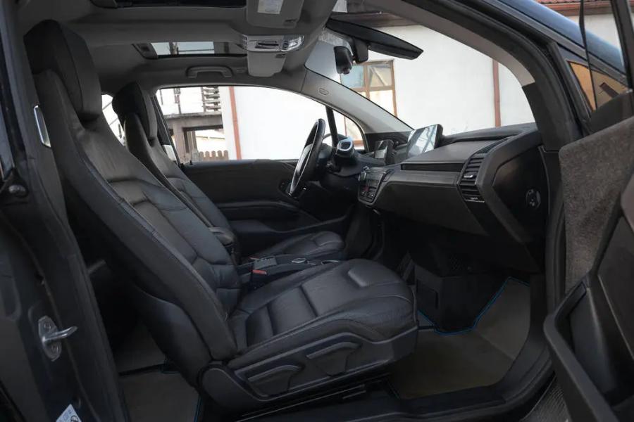 Melns BMW I3 2017 Jelgava, ar dzinēja tilpumu 0.00 L un nobraukumu 52 tūkst. km par 13900 €, foto 10 vietnē AUTOMOTO.COM.LV